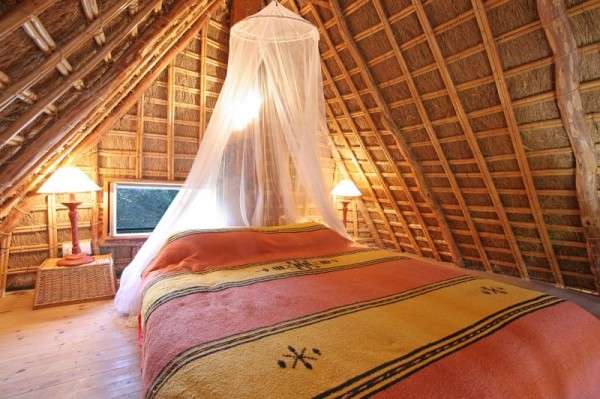 Por fuera parece una simple choza de paja, pero su interior es ...