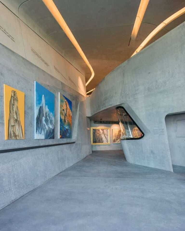 Un espectacular museo en plena cumbre alpina - Arquitectura Ideal