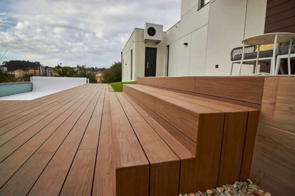 Edificio de estilo moderno donde la madera tiene mucho que decir